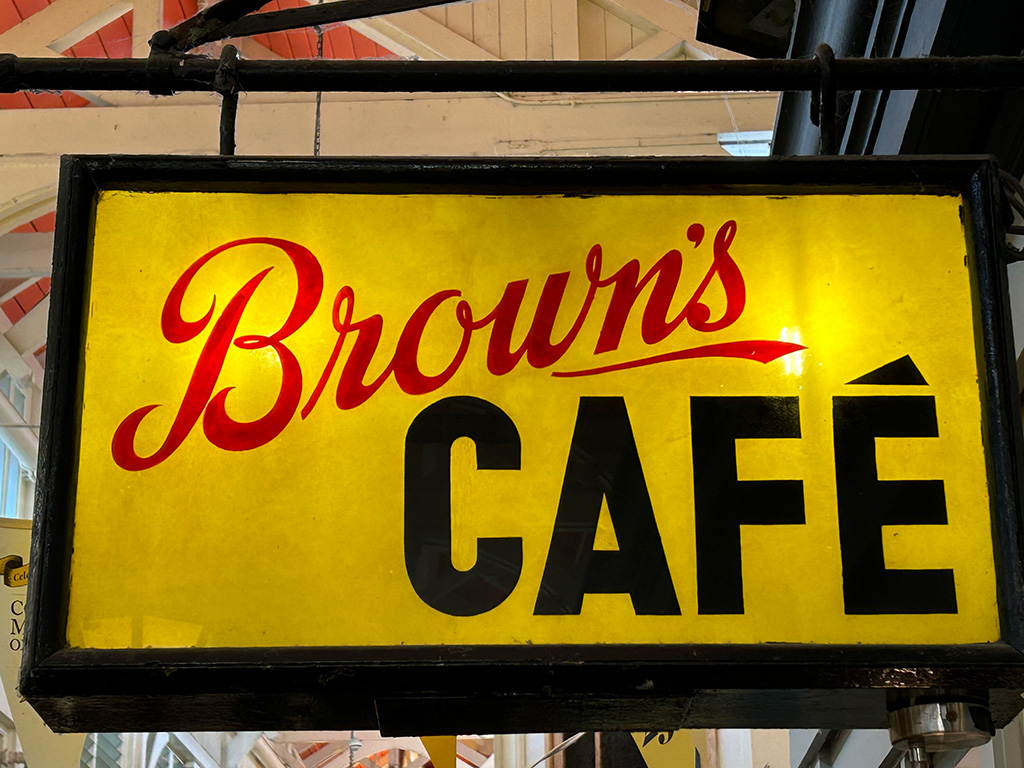 BROWN’S CAFÉ: A GENEROUS CENTENARY | Oxford Alumni