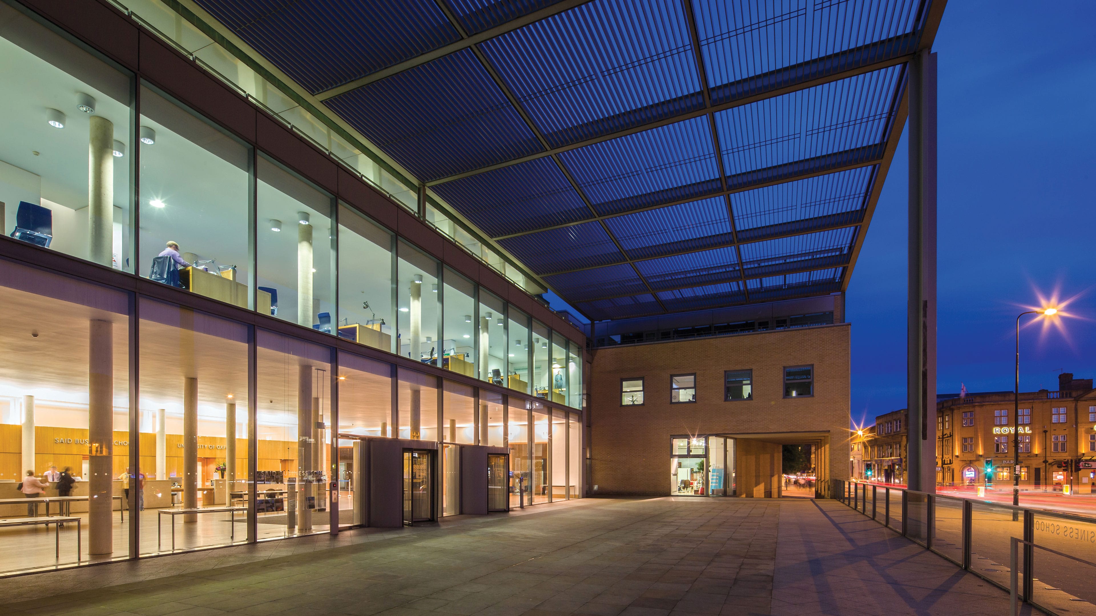 EXECUTIVE MBA OXFORD ALUMNI SCHOLARSHIP | Oxford Alumni